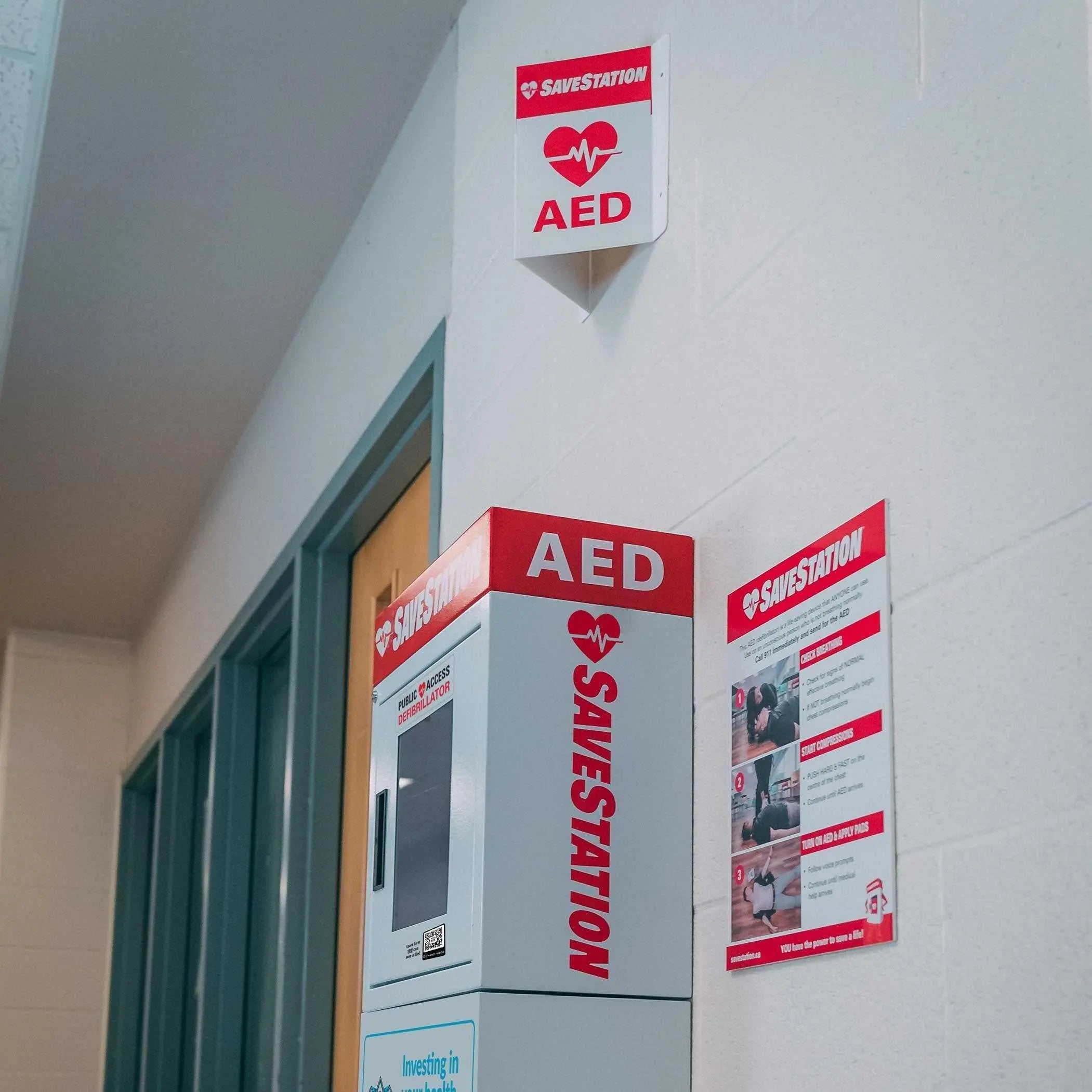 SaveStation CPR and AED Instructional Poster, (EN/FR) | First Aid Plus